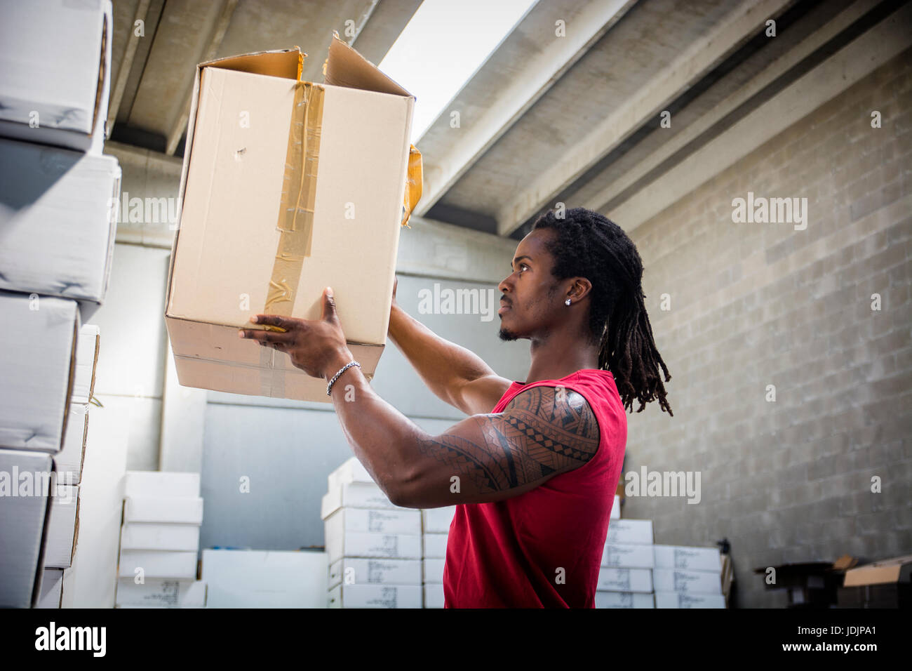 Manual handling box hi-res stock photography and images - Alamy