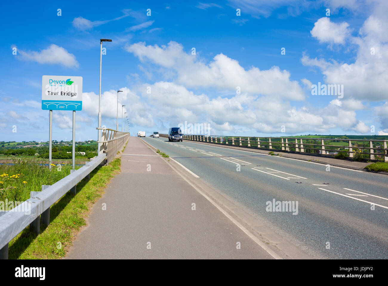 Taw Bridge over the River Taw Estuary at Barnstaple, North Devon ...