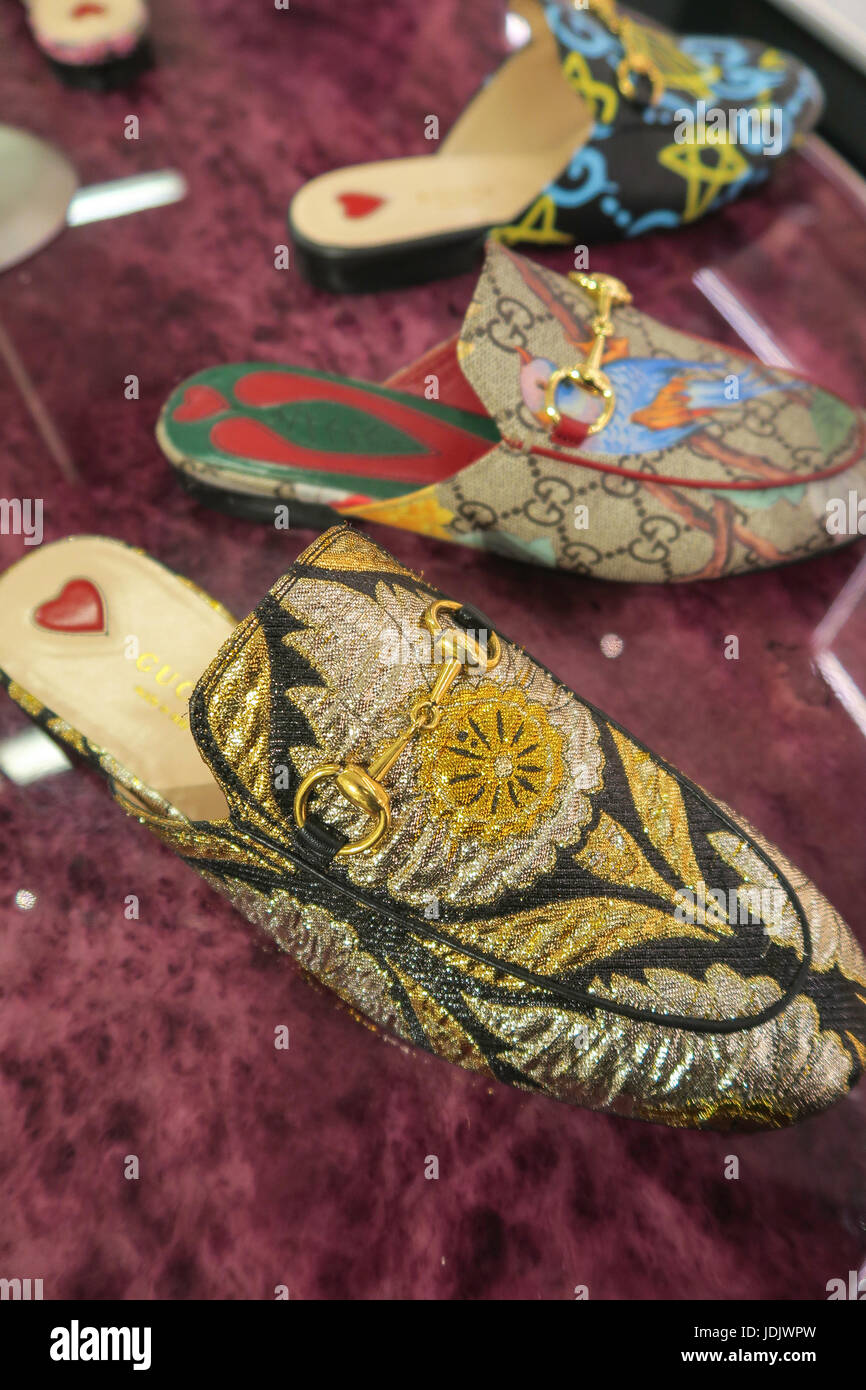 Saks Fifth Avenue Flagship Department Store, NYC, USA Stock Photo - Alamy