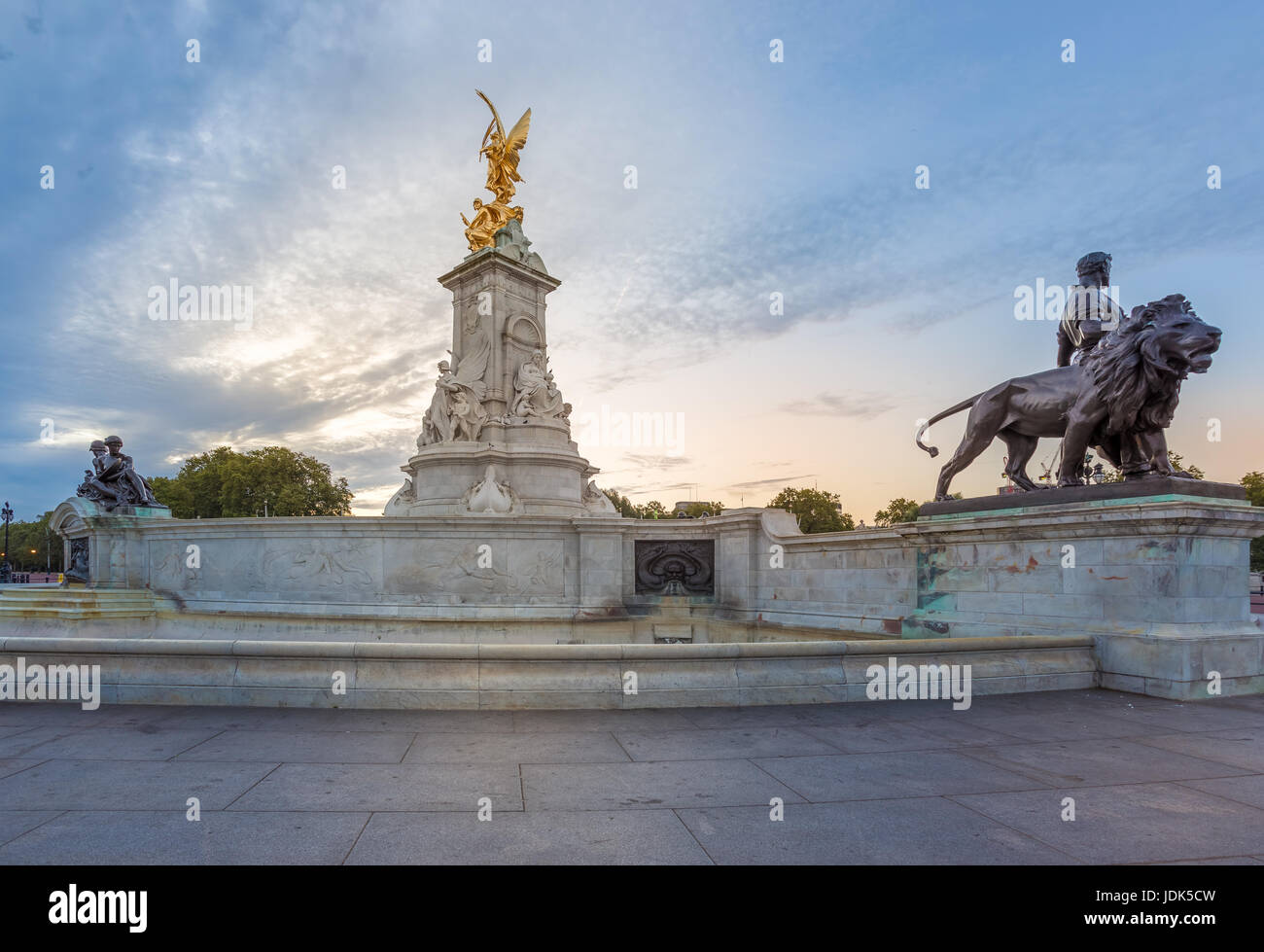Buckingham Palace Morning Stock Photo - Alamy