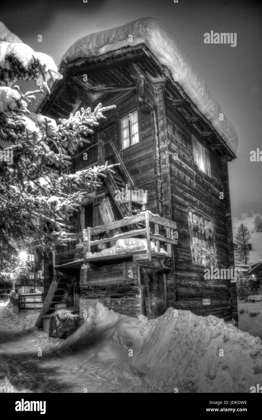 Wooden house hut winter Black and White Stock Photos & Images - Alamy