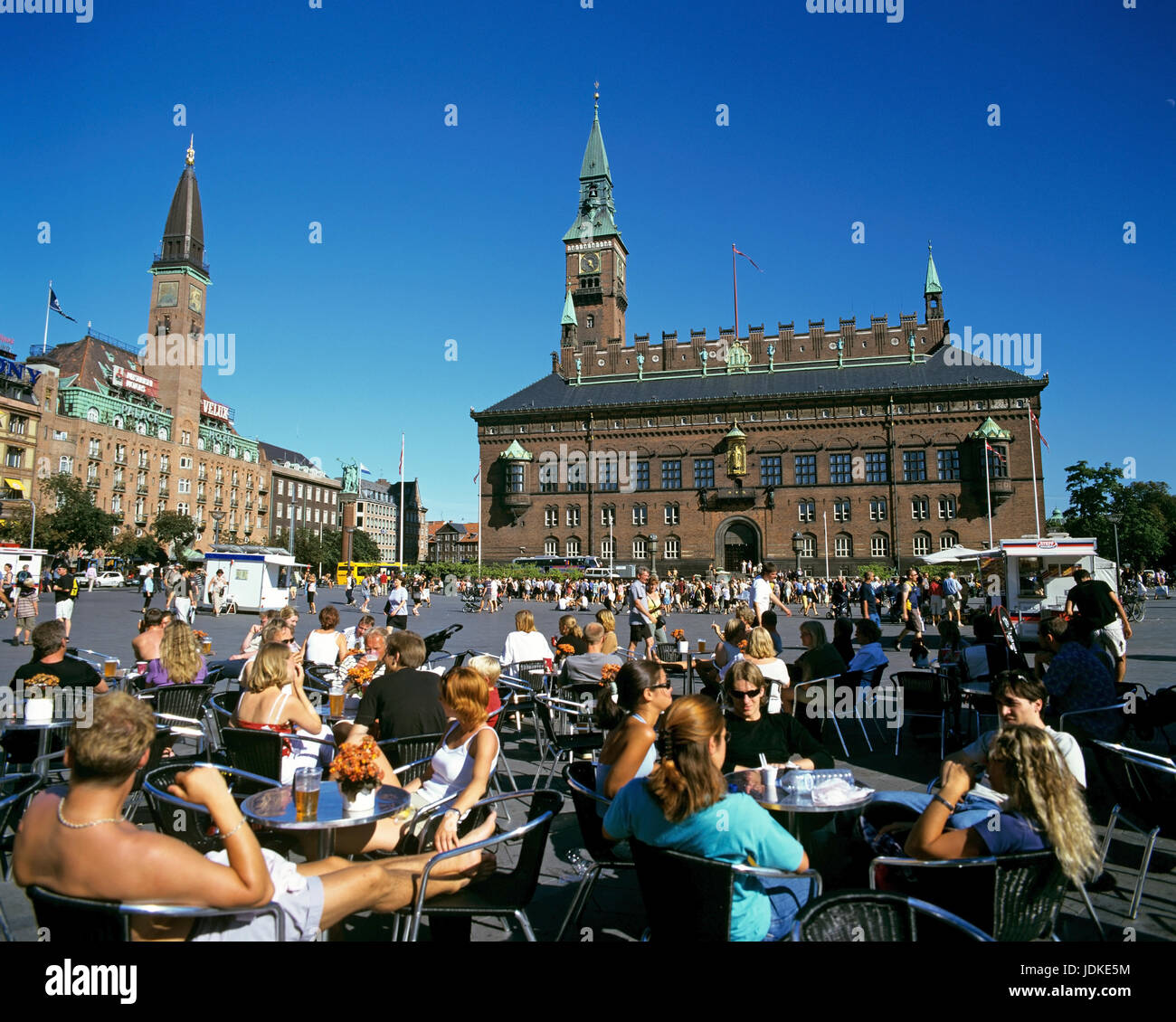Denmark, Copenhagen, city hall square, city hall, Strassencaf ...