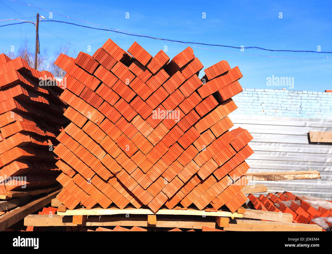 Bricks on pallets at the construction site Stock Photo - Alamy