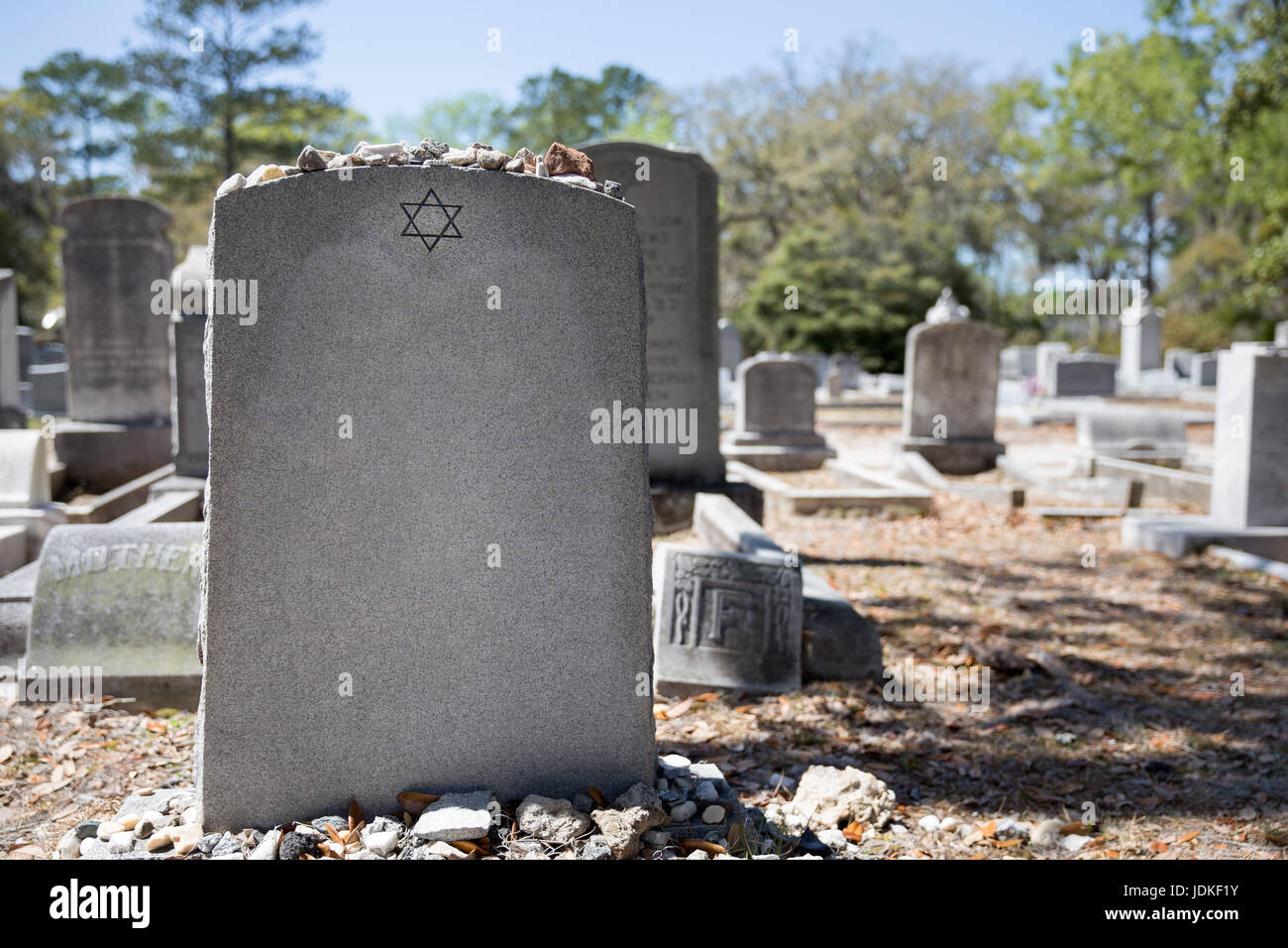 Star of david headstone hi-res stock photography and images - Alamy