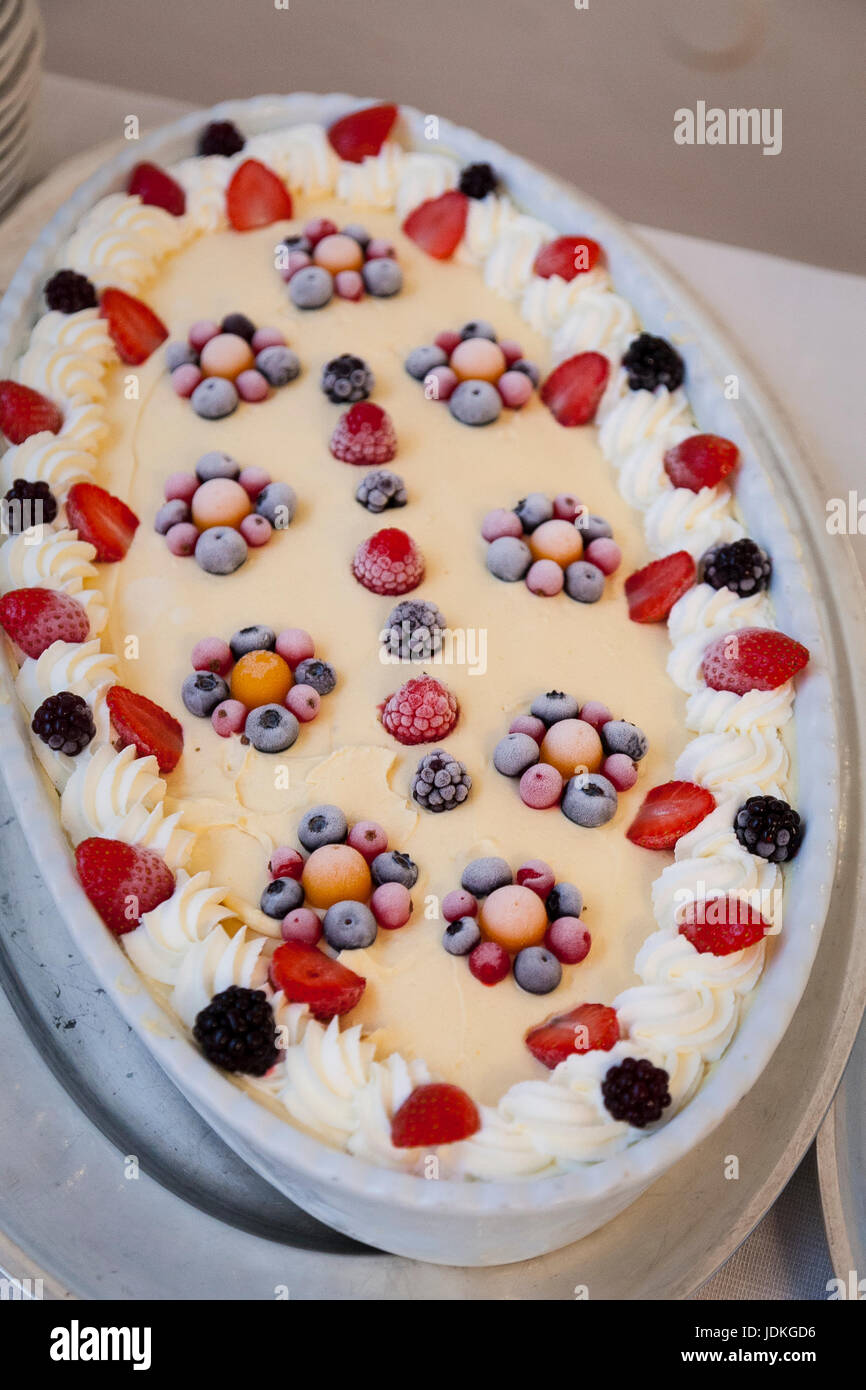 Berry tray hi-res stock photography and images - Alamy