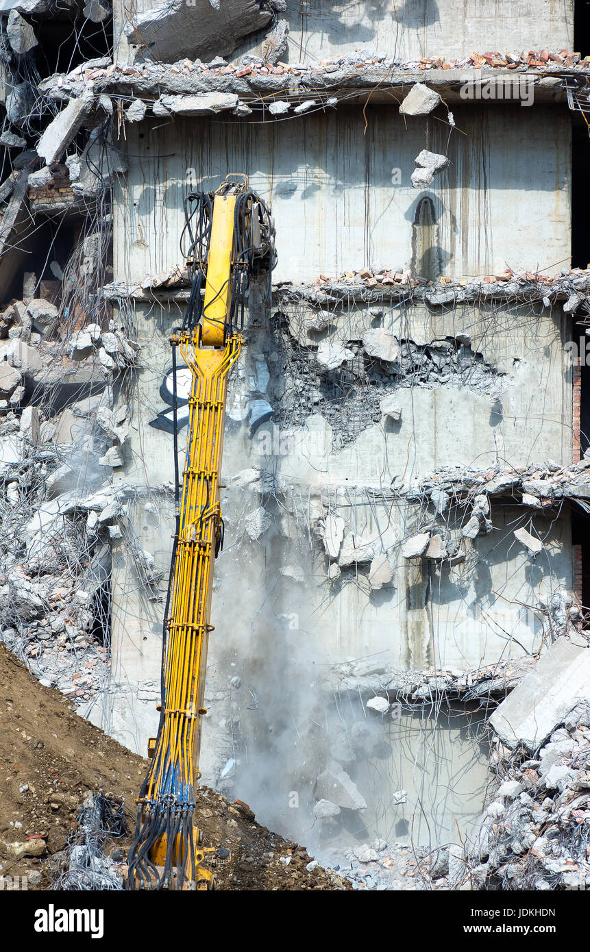 Dismantling a building hi-res stock photography and images - Alamy