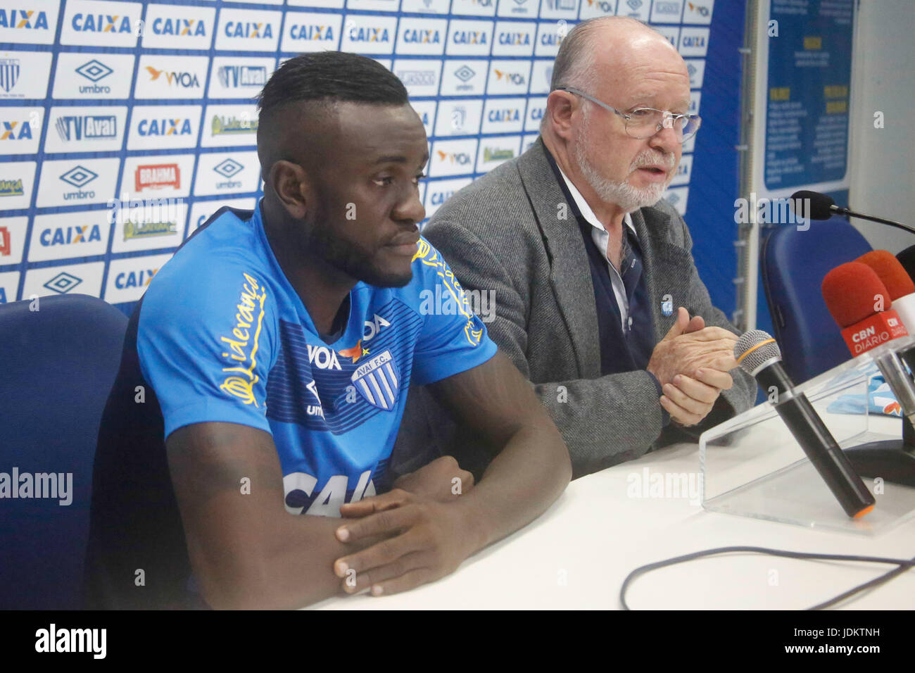 FLORIAN'POLIS, SC - 20.06.2017: PLAYER PRESENTATION JOEL NO AVAÍ - Cameroon striker Joel from ...