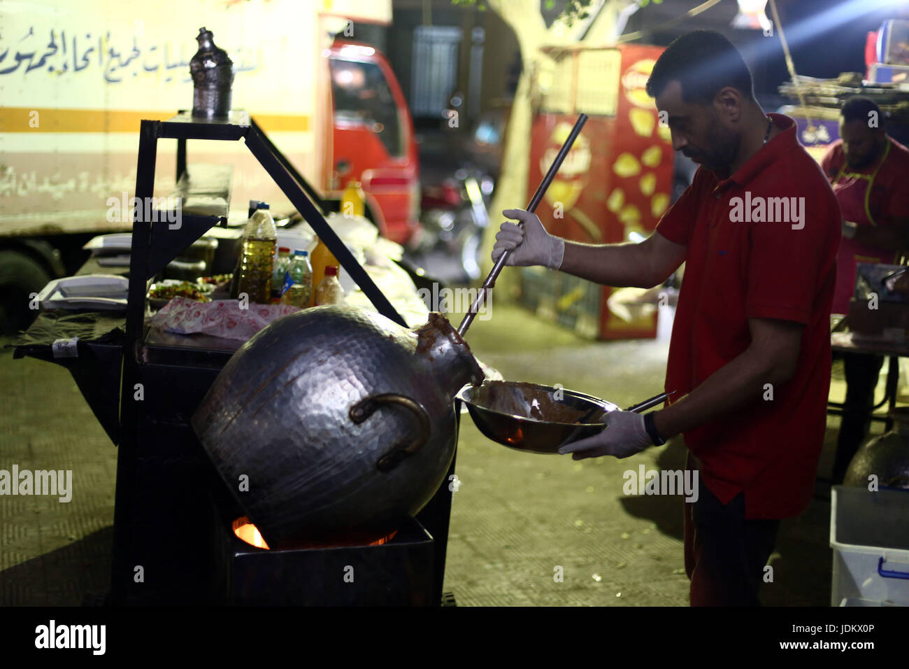 Food carts in cairo hi-res stock photography and images - Alamy