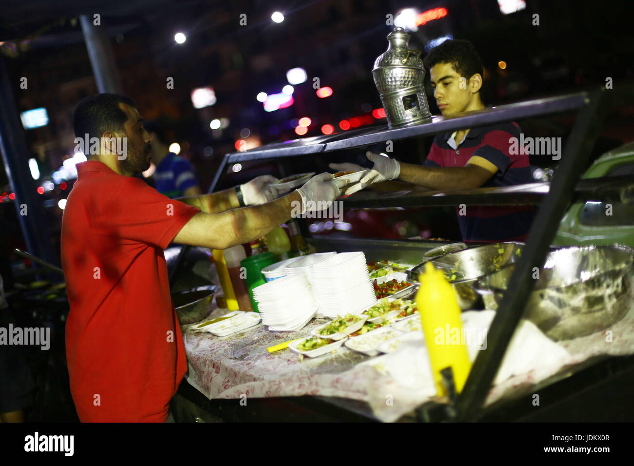 Food carts in cairo hi-res stock photography and images - Alamy
