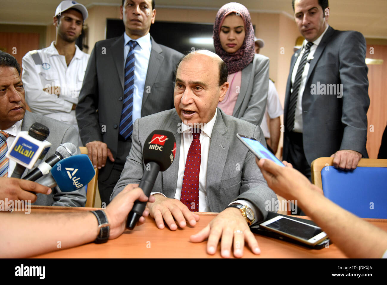 (170620) -- ISMAILIA (EGYPT), June 20, 2017 (Xinhua) -- Chairman of the ...