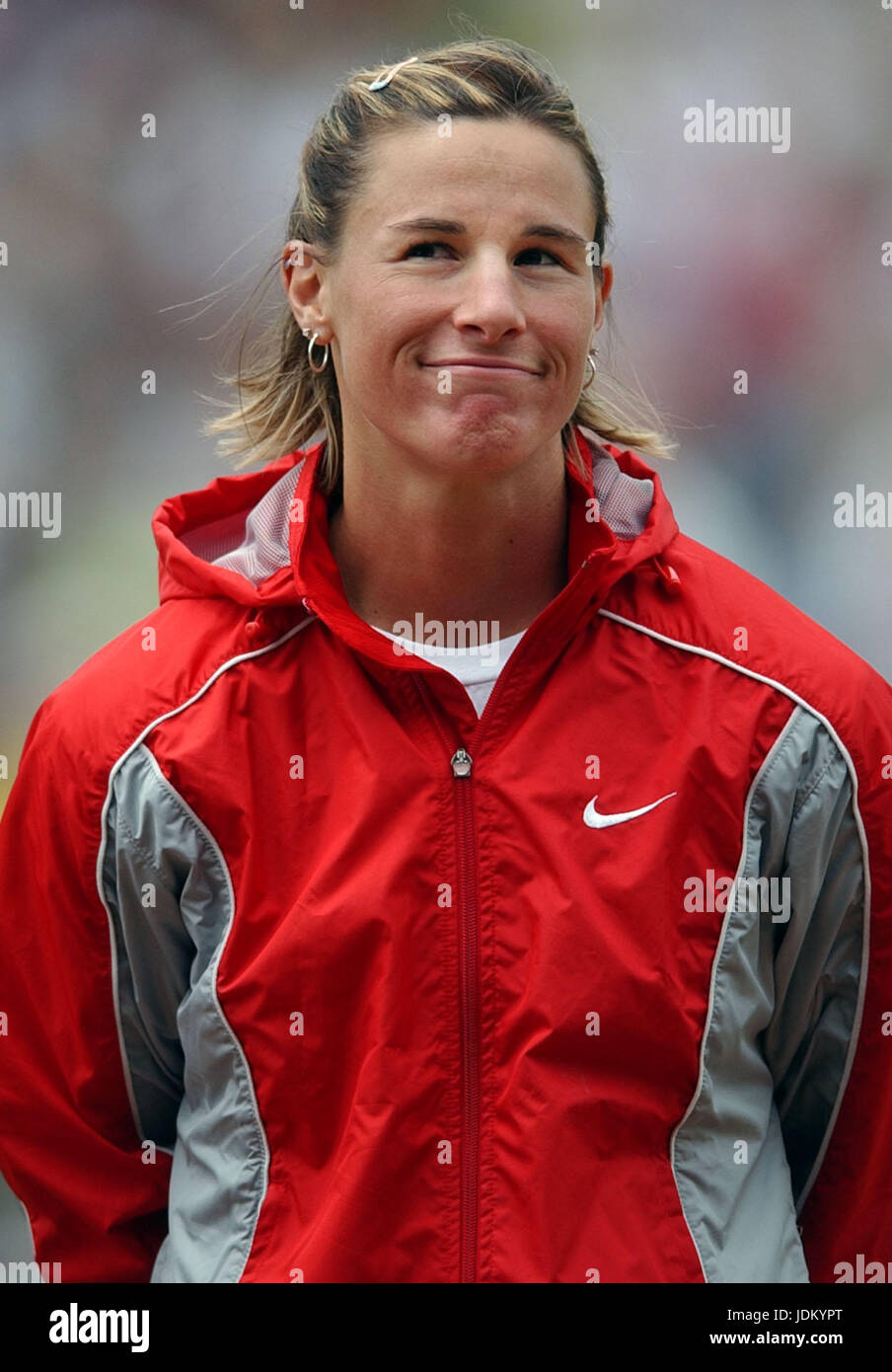 May 24, 2003; Eugene, OR, USA; Stacy Dragila wins the pole vault at 15 ...