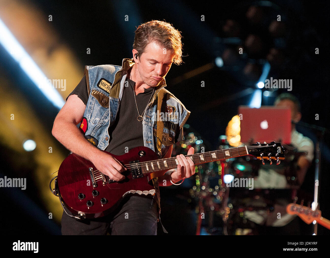 Jun. 9, 2017 - Nashville, Tennessee; USA - Guitarist JOE DON ROONEY of ...