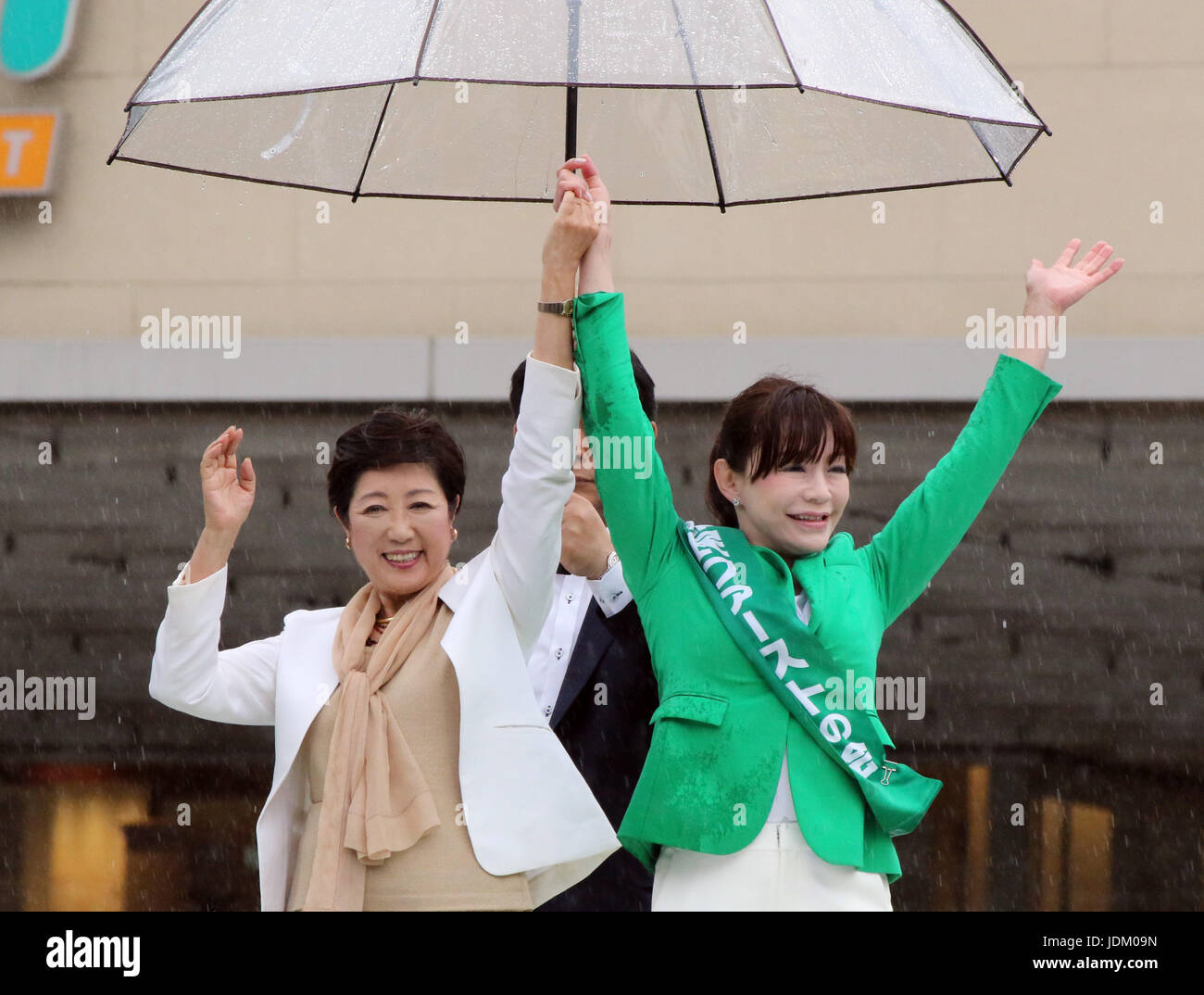 Tokyo, Japan. 21st June, 2017. Tokyo Governor Yuriko Koike (L) and her ...