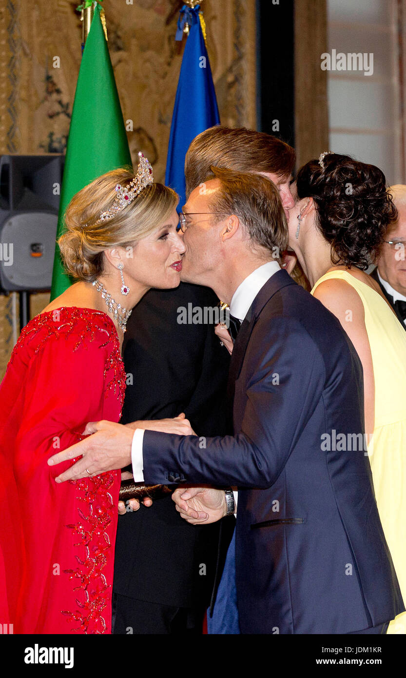 King Willem-Alexander and Queen Máxima of The Netherlands and Prince ...
