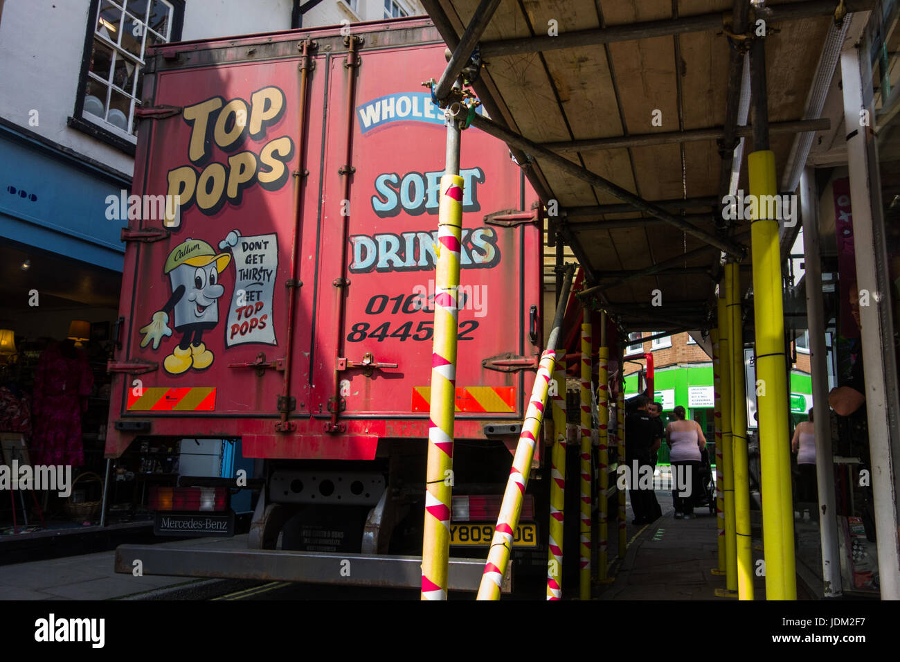 Scaffold Lorry High Resolution Stock Photography and Images - Alamy