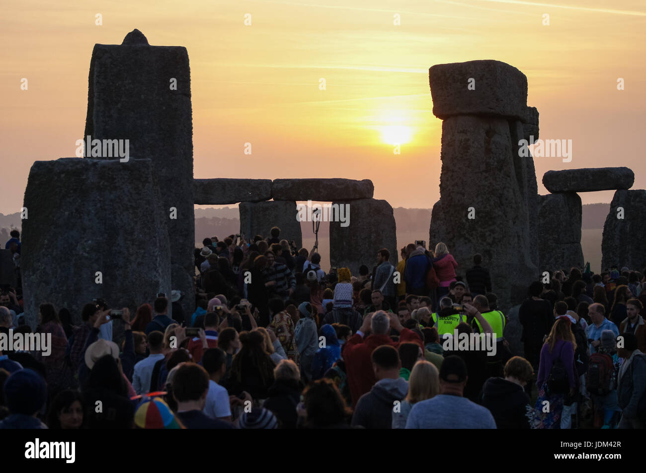 Stonehenge summer solstice celebrations hi-res stock photography and ...