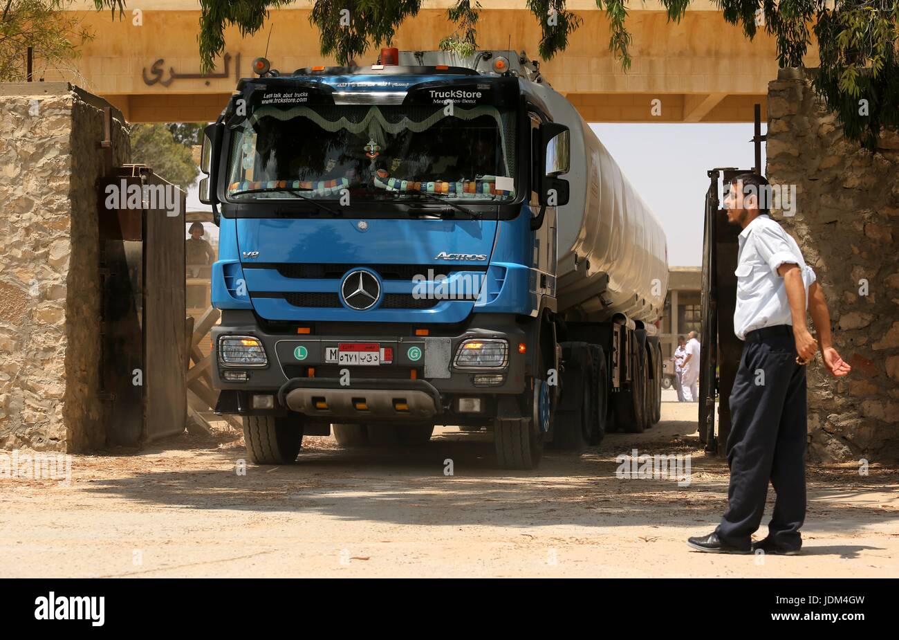 Rafah, Gaza Strip, Palestinian Territory. 21st June, 2017. A member of ...