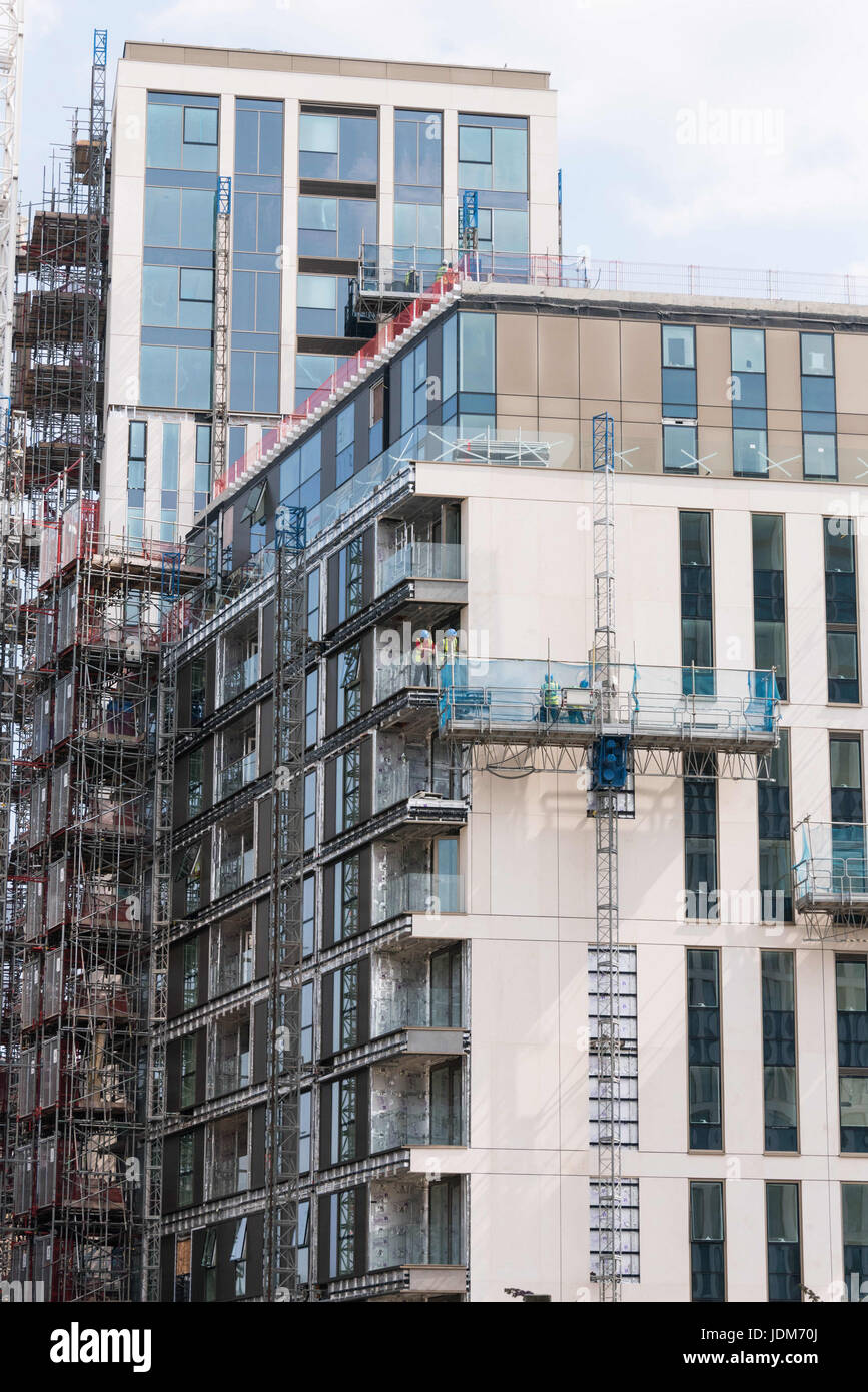Blocks of flats being built uk hi-res stock photography and images - Alamy