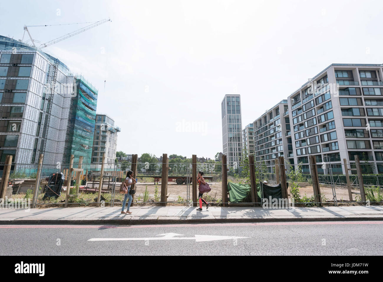 Blocks of flats being built uk hi-res stock photography and images - Alamy