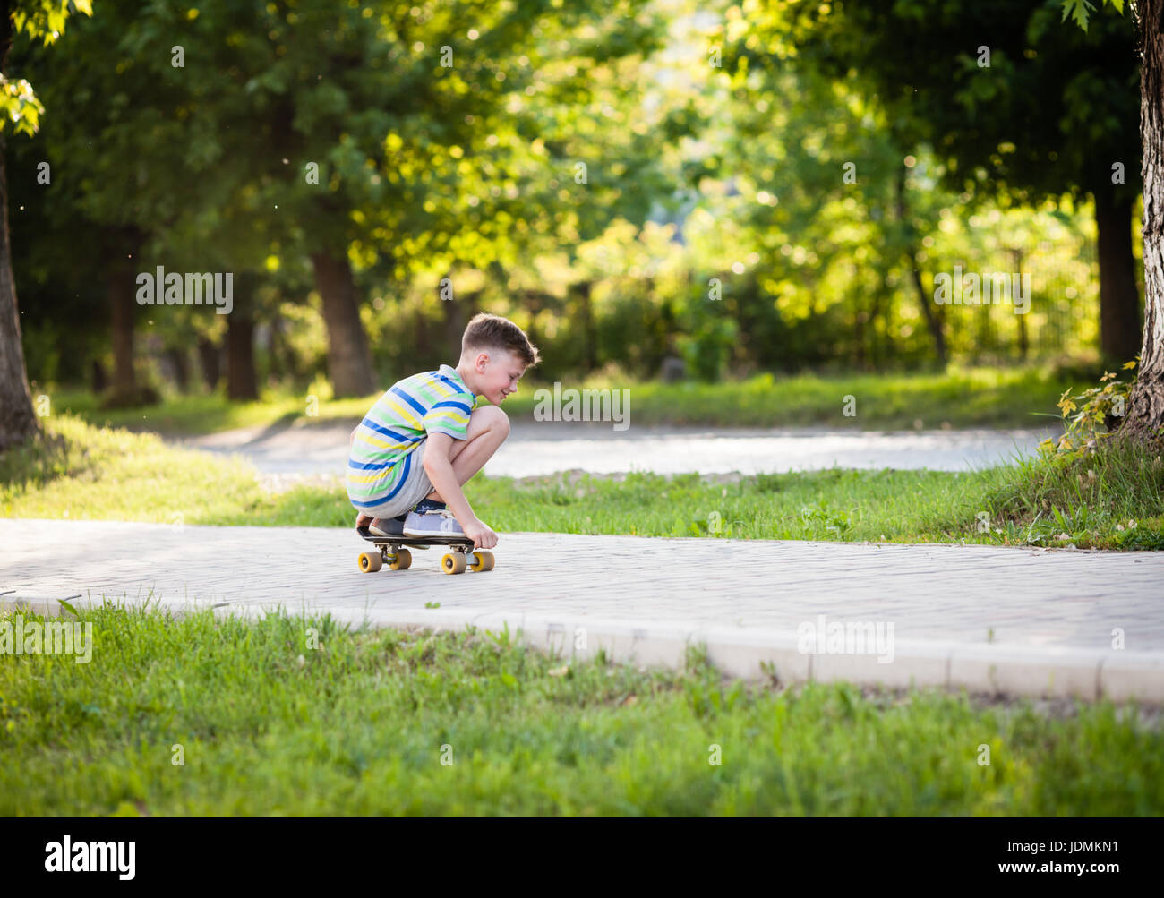 Crouched position hi-res stock photography and images - Alamy