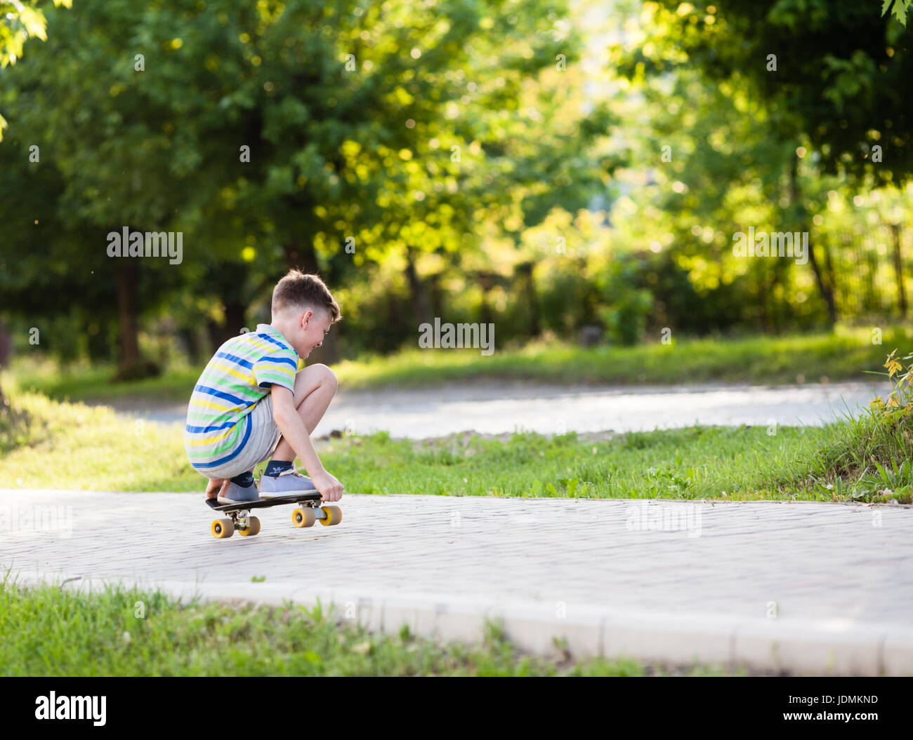 Crouched position hi-res stock photography and images - Alamy