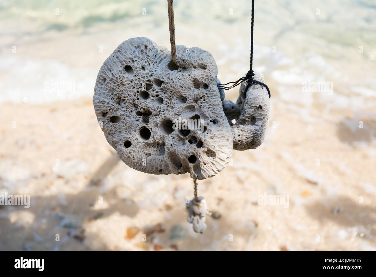 Pieces of string hi-res stock photography and images - Alamy