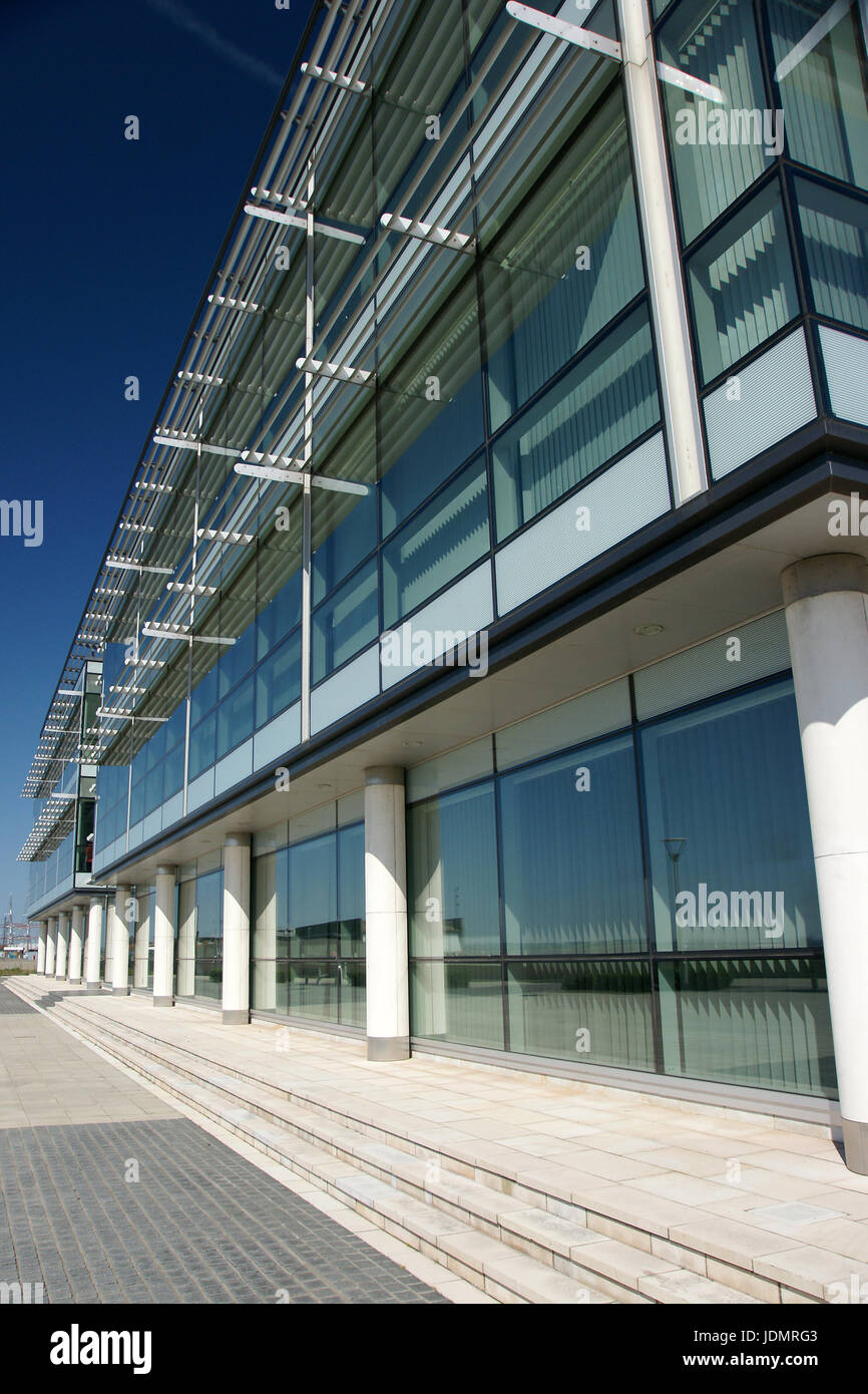 Office building humber quays hull hi-res stock photography and images ...