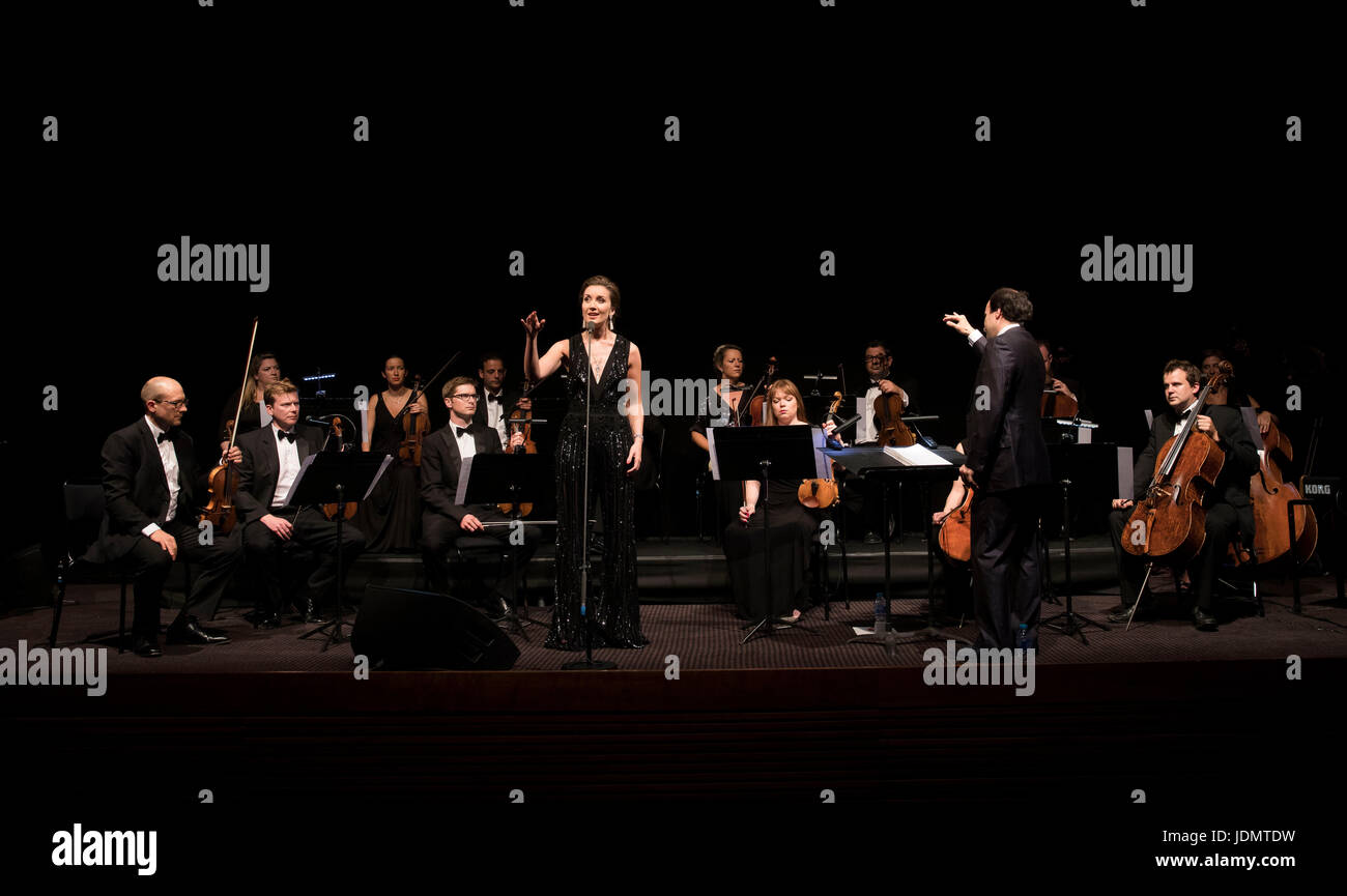 Classical singer carly paoli hi-res stock photography and images - Alamy