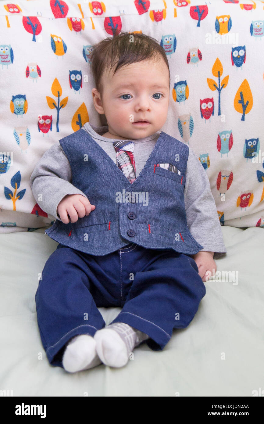 Newborn baby boy blue eyes hi-res stock photography and images - Alamy