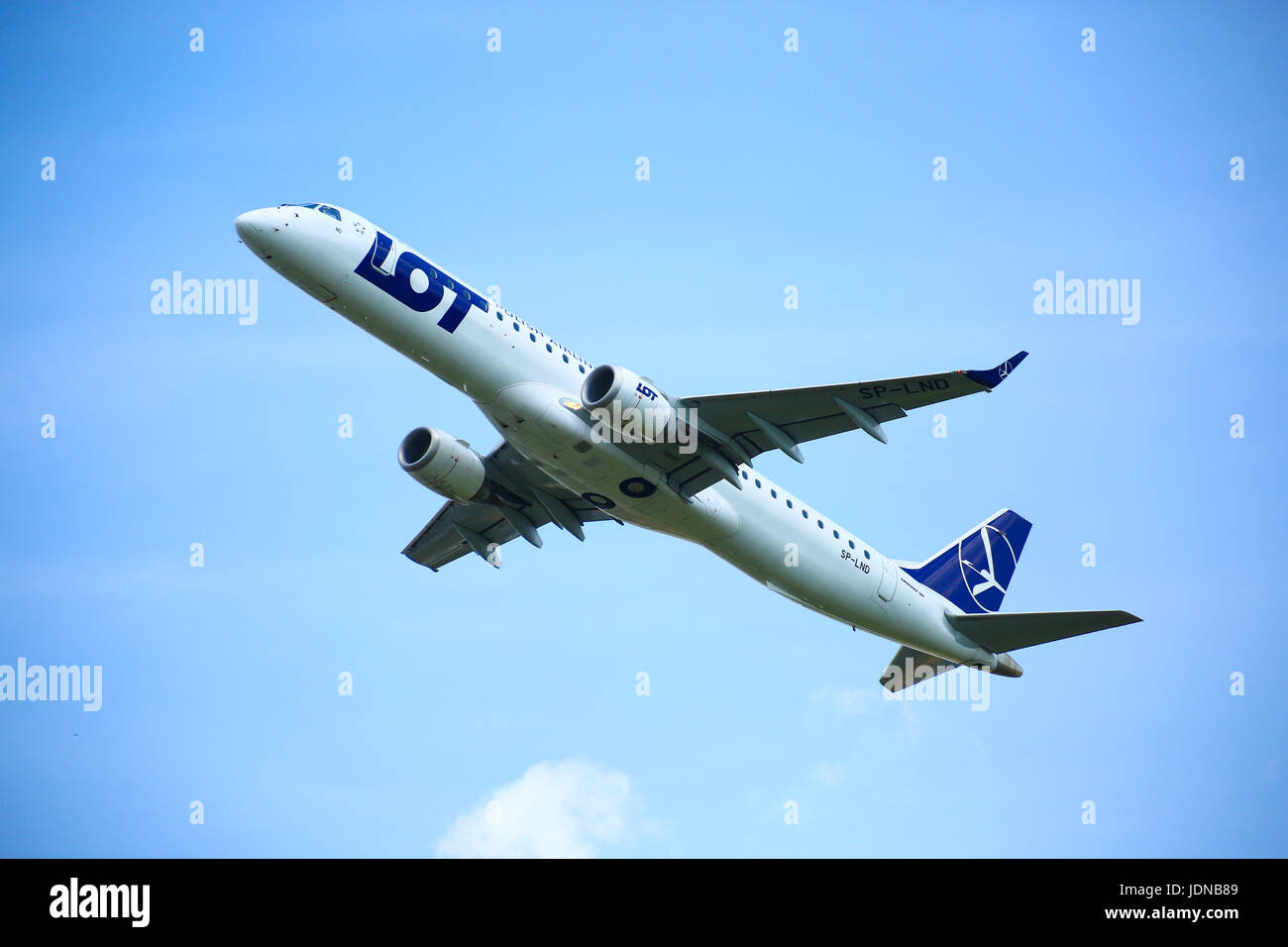 LOT airlines aircrafts takeoff Stock Photo - Alamy