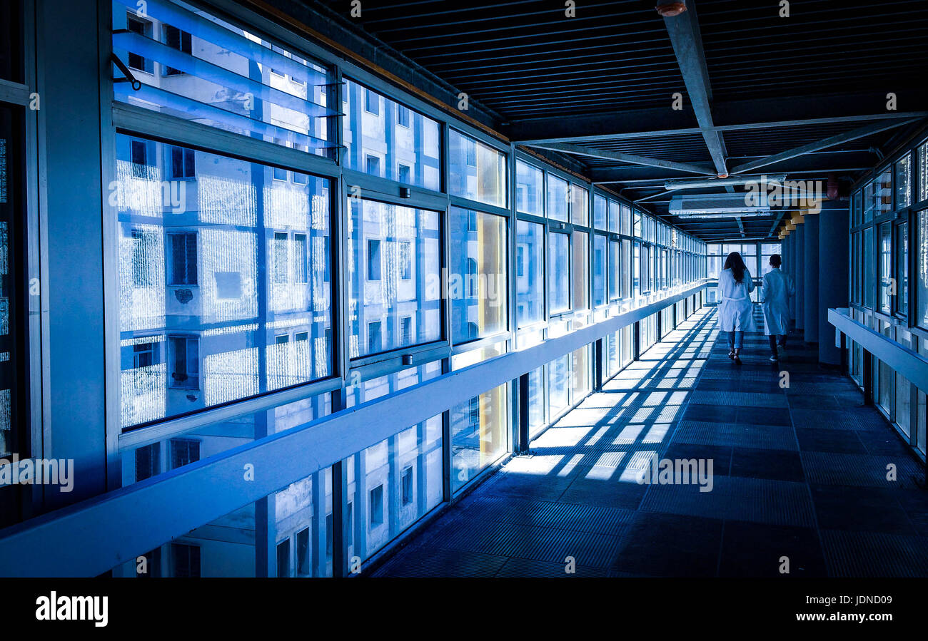 Full hospital building hi-res stock photography and images - Alamy