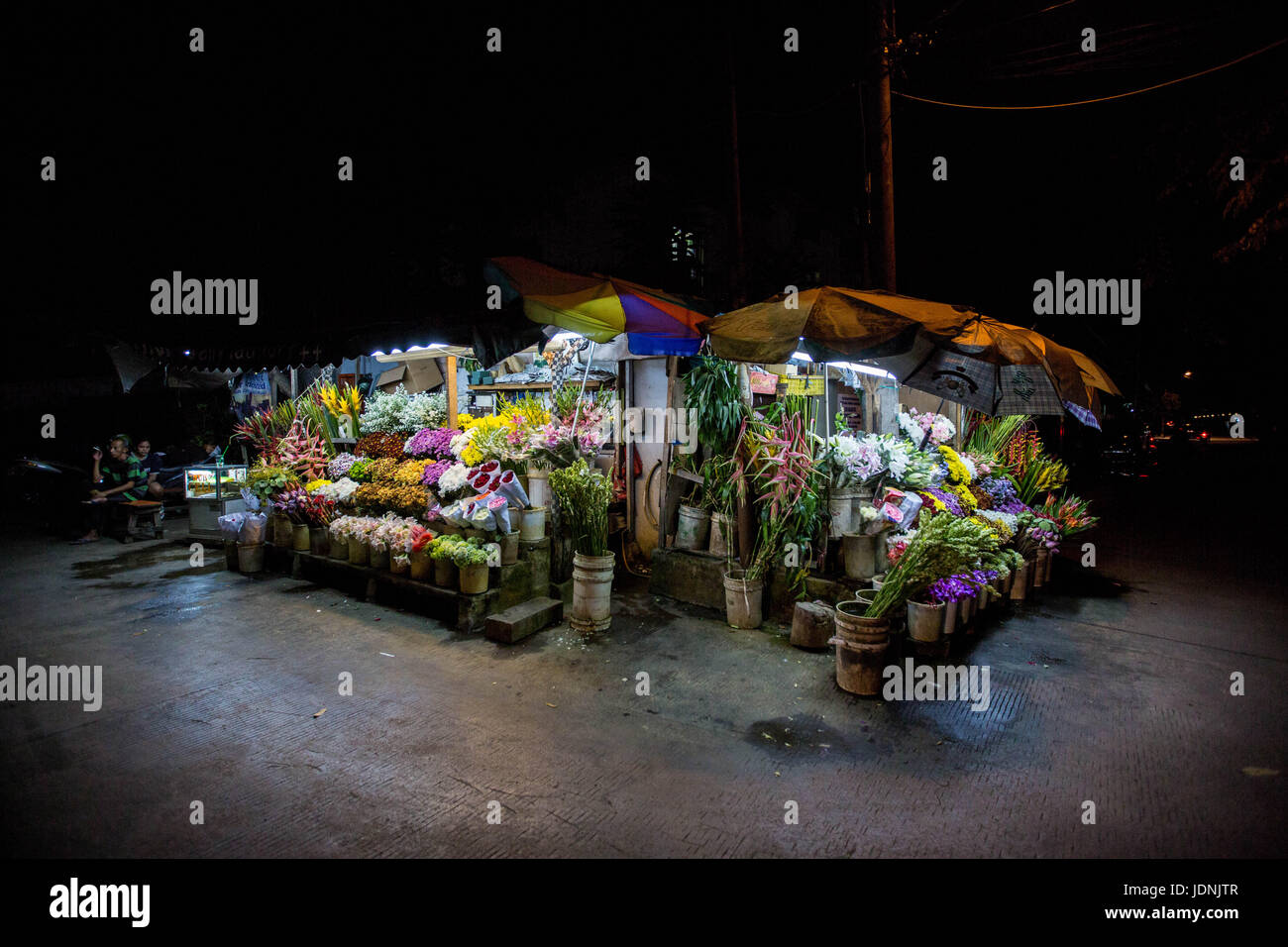 Market stall selling flowers hi-res stock photography and images - Alamy