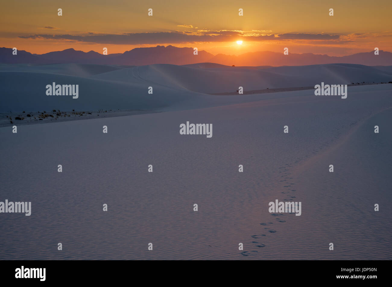 Gypsum Sand Dunes at White Sands National Monument, New Mexico, USA ...