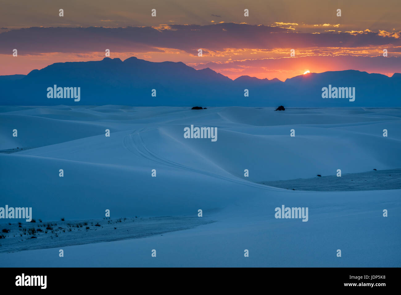Gypsum Sand Dunes at White Sands National Monument, New Mexico, USA ...