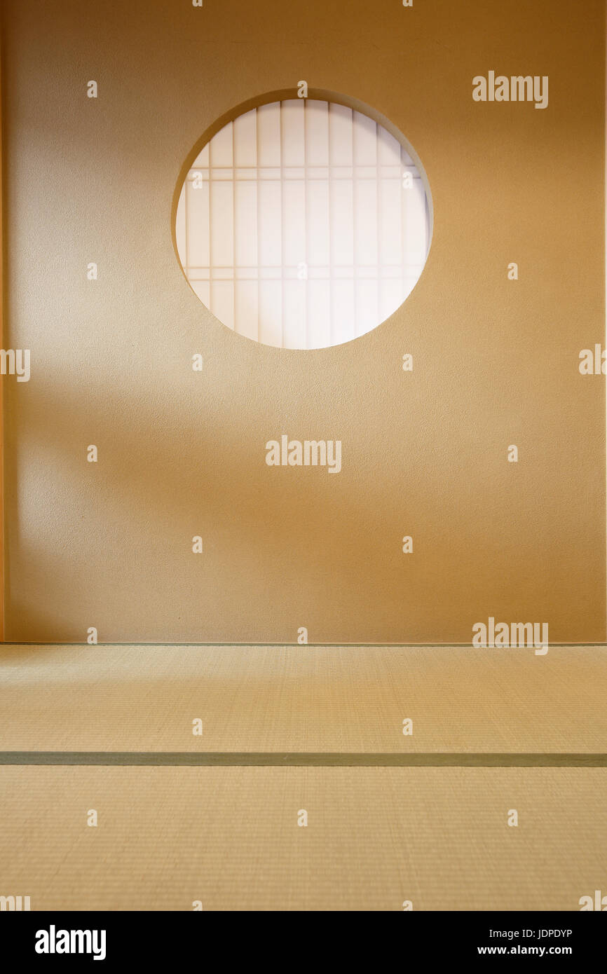 Japanese round window hi-res stock photography and images - Alamy