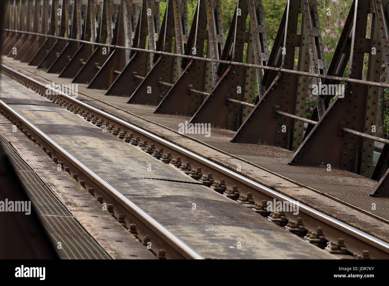 Schienen Eisenbahnschienen Eisenbahnbrücke Stock Photo - Alamy