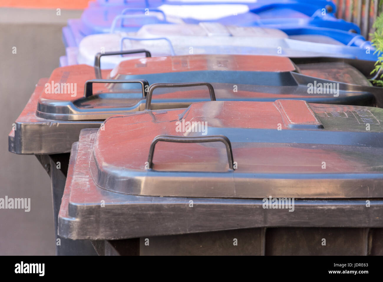 Dustbin lids hi-res stock photography and images - Alamy