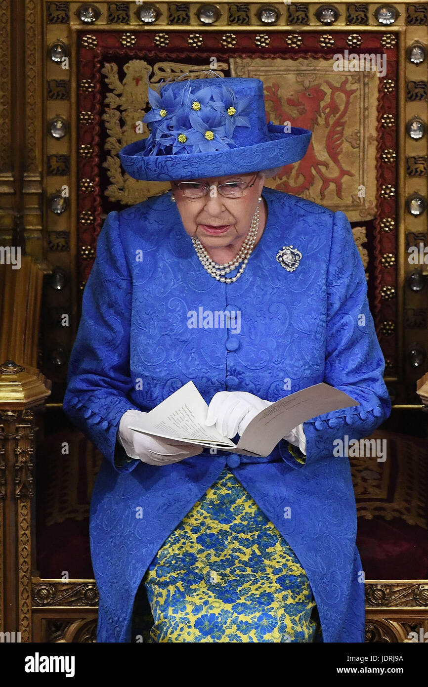 Queen Elizabeth II reading the Queen's Speech in the House of Lords for ...