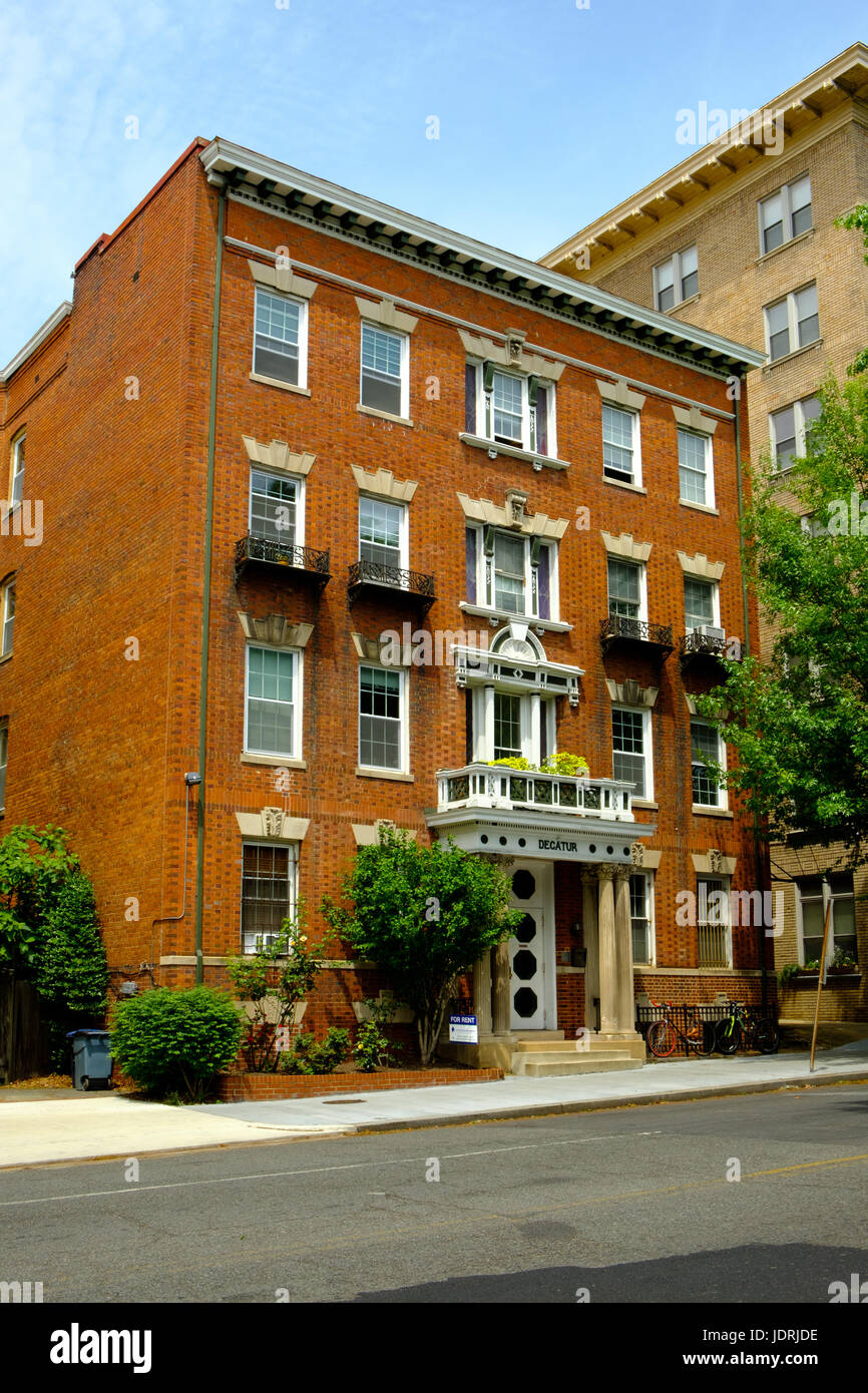 Early 1900s apartment building hi-res stock photography and images - Alamy
