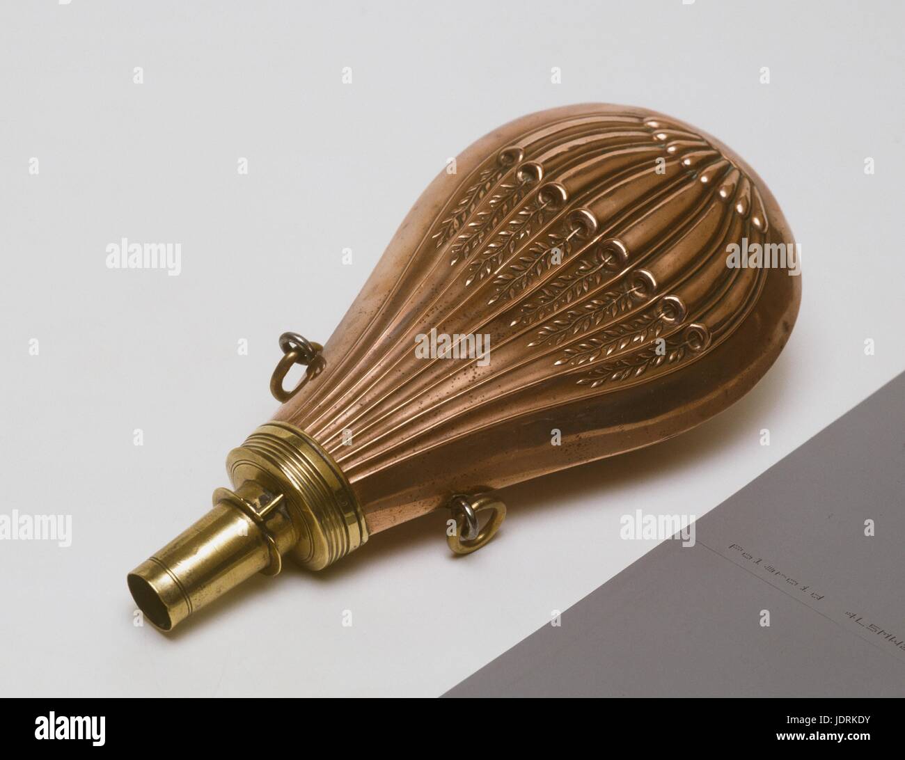 Powder horn in the shape of a hot-air balloon Copper, brass (18 x 10 x ...