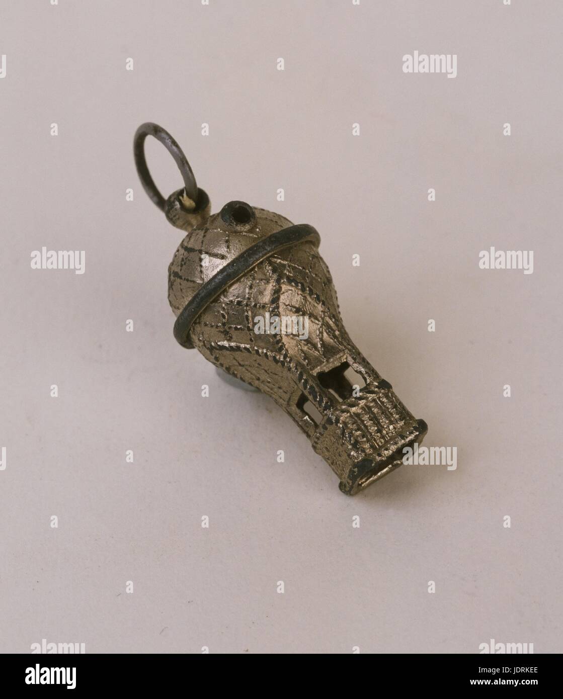 Whistle in the shape of a hot-air balloon Tin (60 cm, diameter 40 cm ...