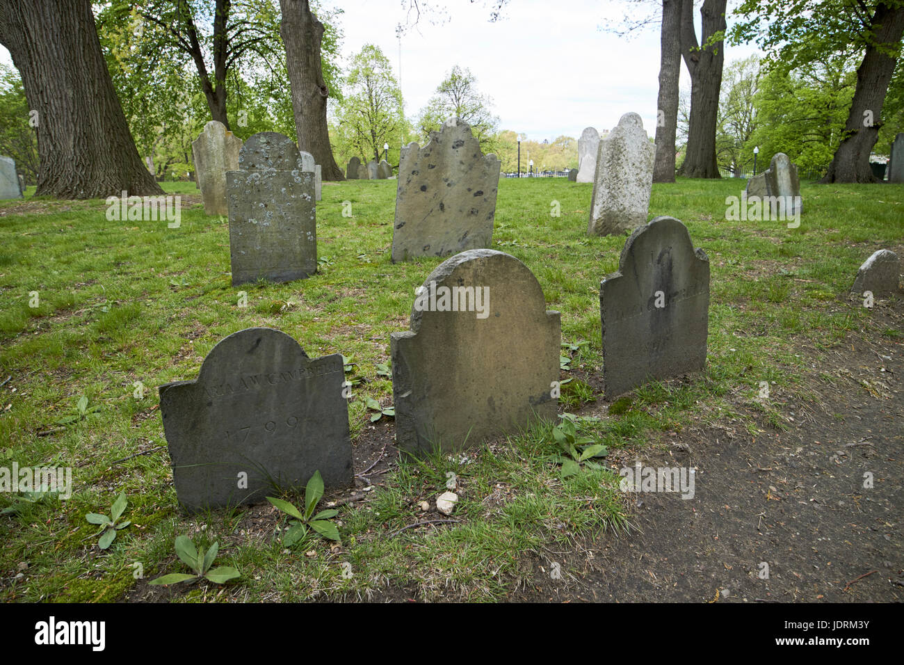 Old grave headstones hi-res stock photography and images - Alamy