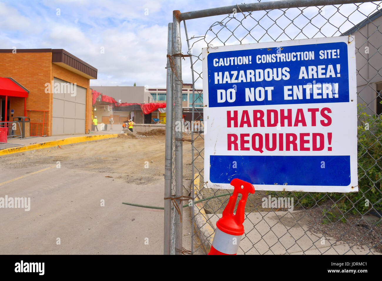 Hospital construction worker hi-res stock photography and images - Alamy