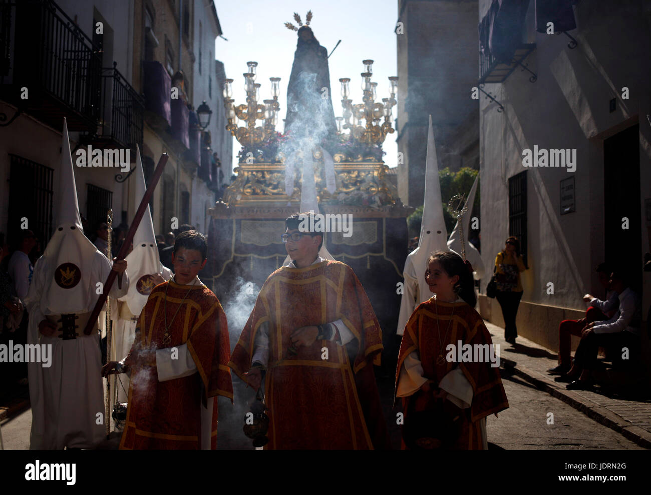 Altar servers hi-res stock photography and images - Alamy