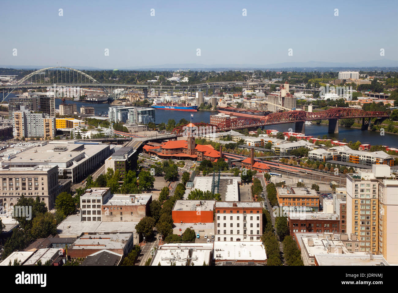America, state of Oregon, town of Portland, overview with, Willamette ...