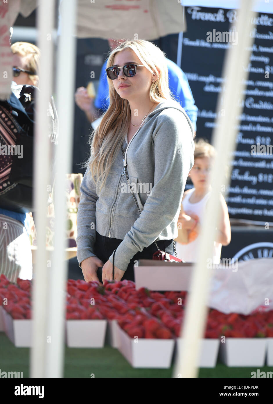 Chloe Grace Moritz goes to the Studio City Farmers Market with friends ...