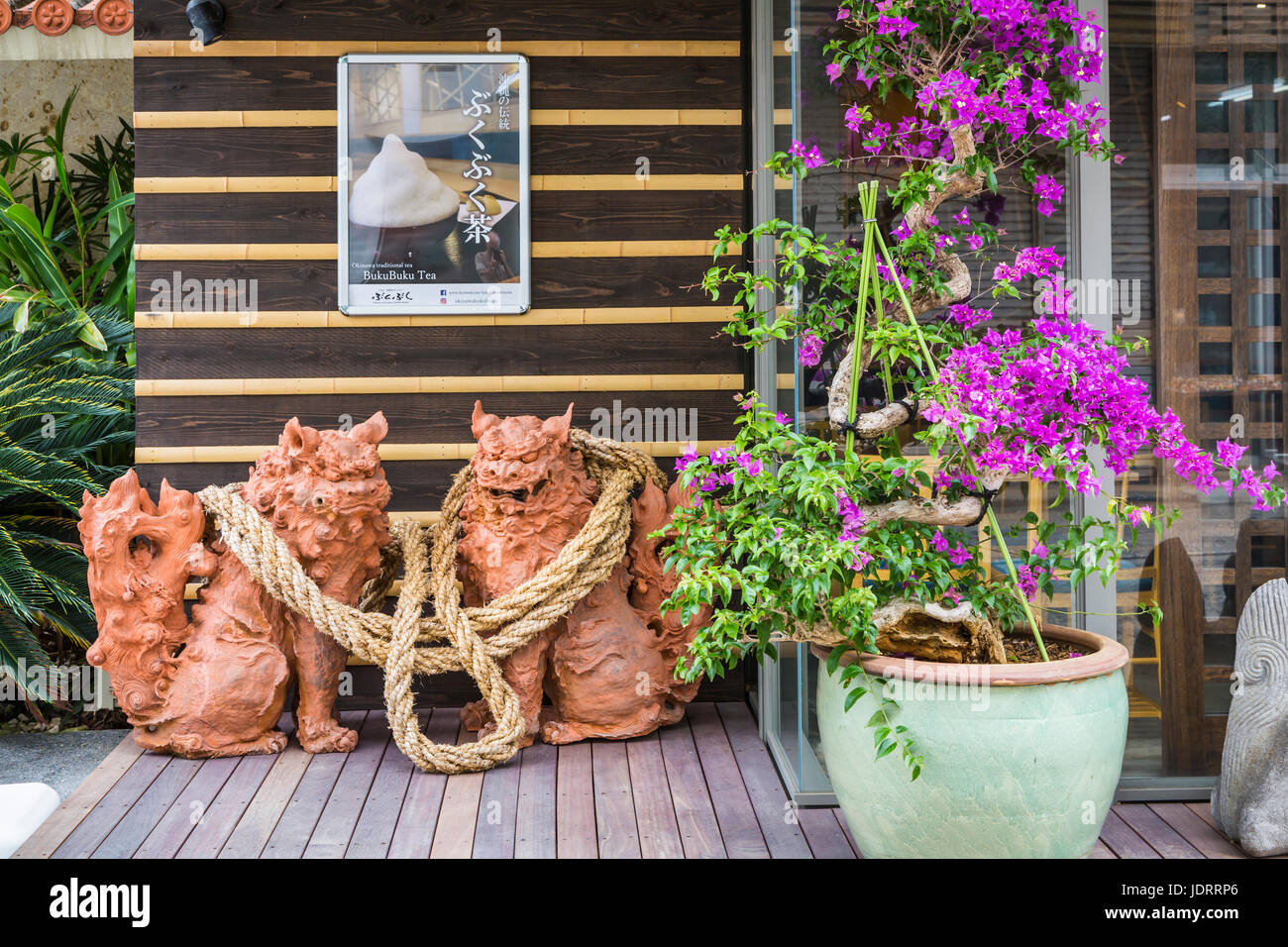 Naha okinawa japan shisa hi-res stock photography and images - Alamy