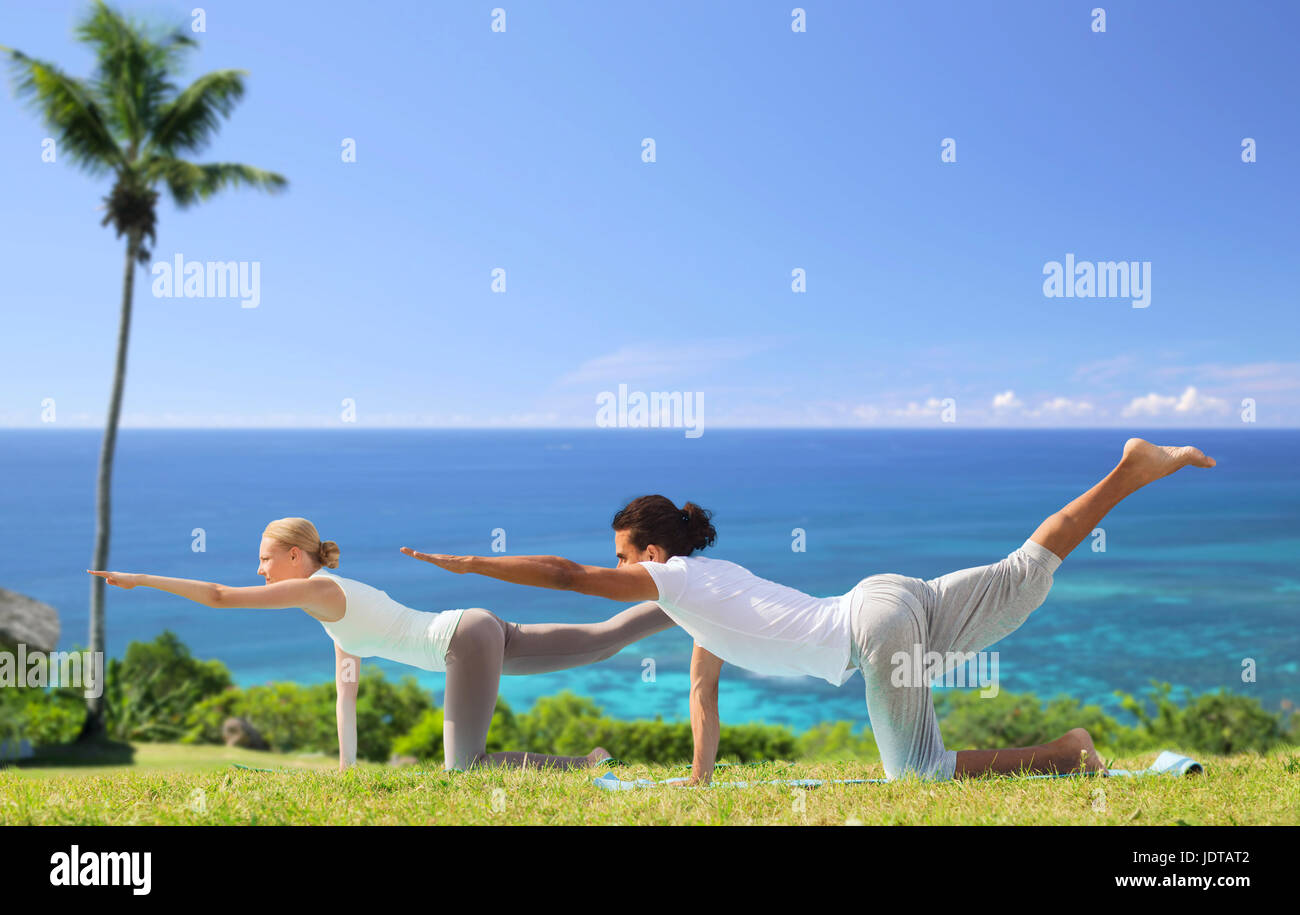 Table pose hi-res stock photography and images - Alamy