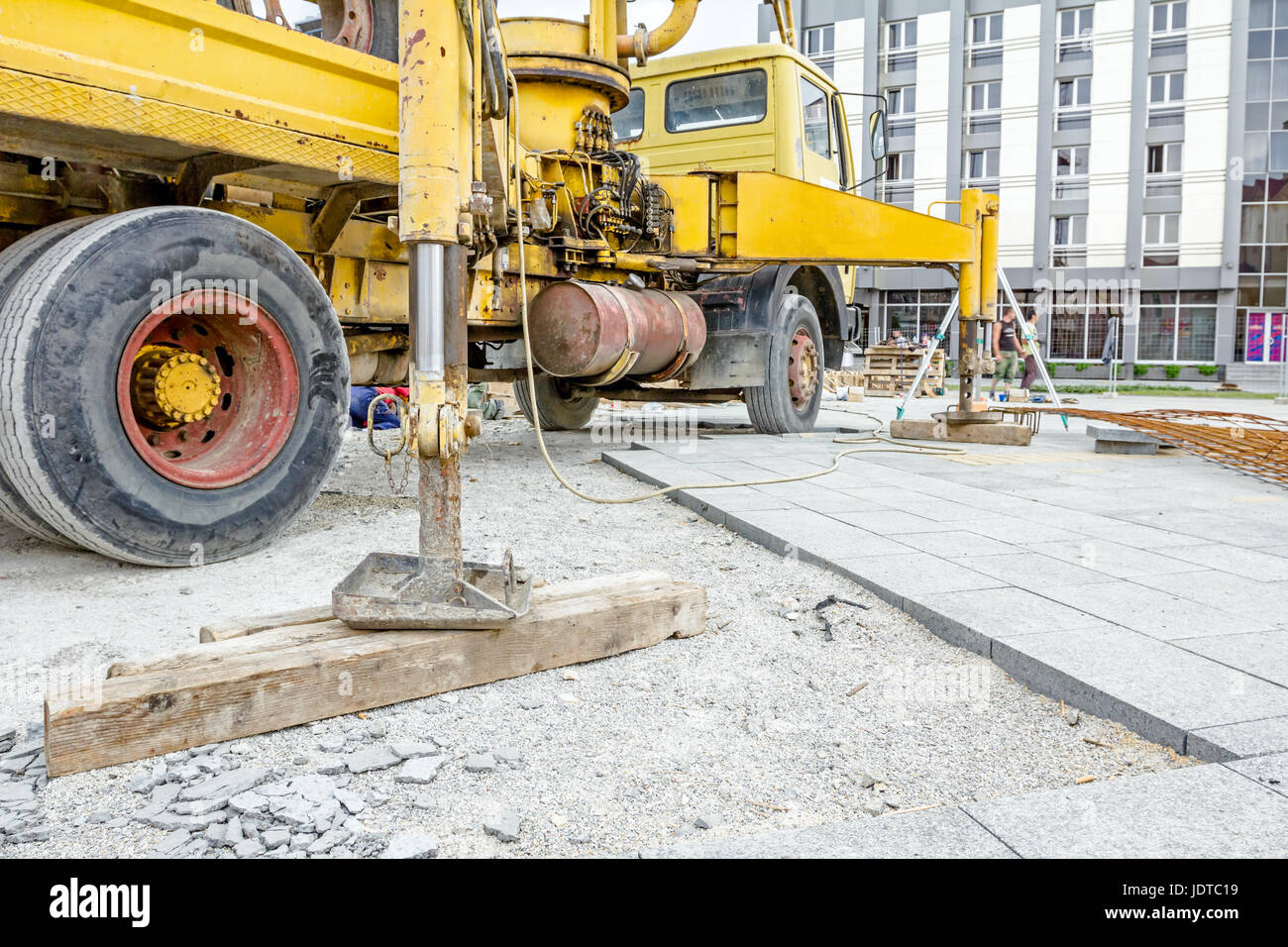 Extended side hydraulic outrigger to increase vehicle stability until ...