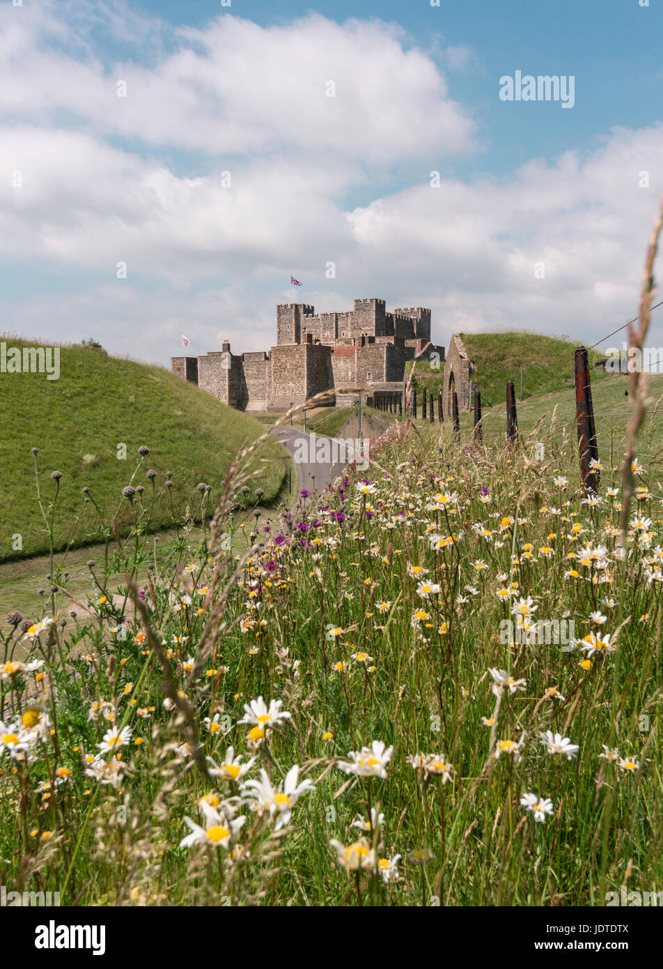 Dover castle background hi-res stock photography and images - Alamy
